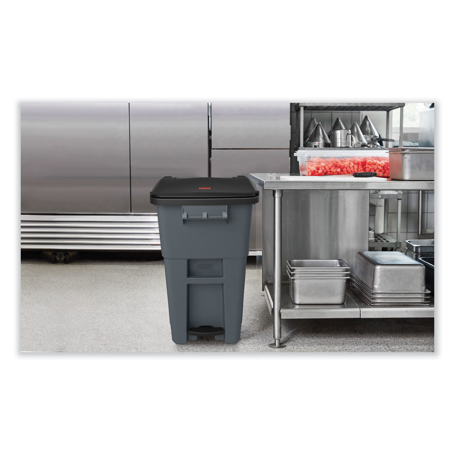 Rubbermaid Commercial Brute 50-gallon Step On Rollout Container ...
